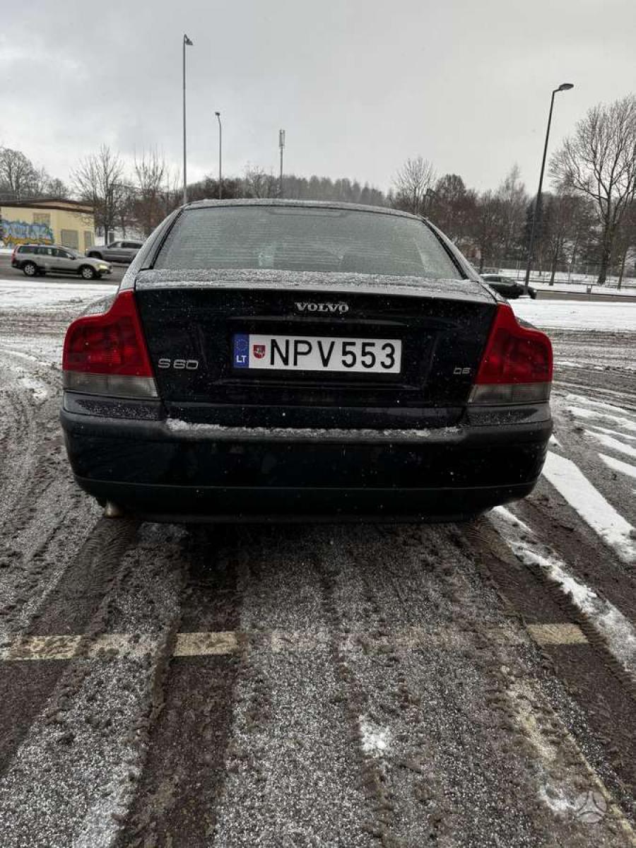 Melns Volvo S60 2003 Viļņa, ar dzinēja tilpumu 2.40 L un nobraukumu 315 tūkst. km par 1350 €, foto 5 vietnē AUTOMOTO.COM.LV