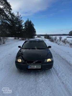 Melns Volvo S60 2003 Viļņa, ar dzinēja tilpumu 2.40 L un nobraukumu 372 tūkst. km par 1000 €, foto  vietnē AUTOMOTO.COM.LV