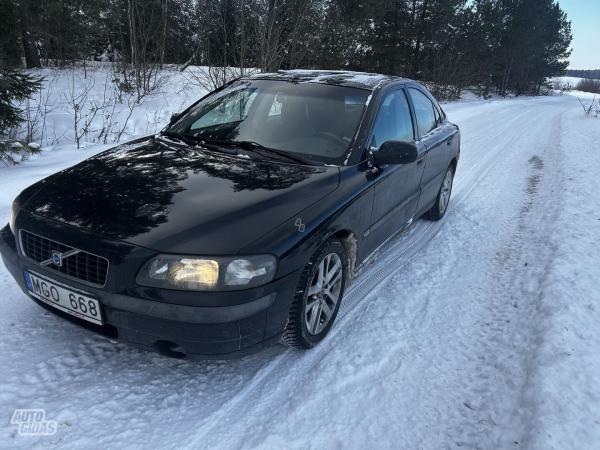 Black Volvo S60 2003 in Vilnius, with an engine capacity of 2.40 L and mileage of 372 thousand km for 1000 €, photo 2 on AUTOMOTO.COM.LV