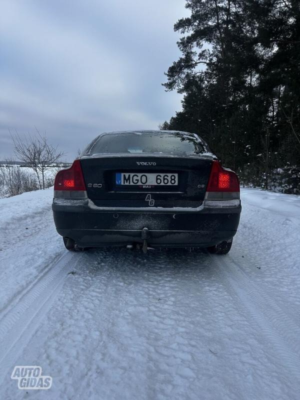 Black Volvo S60 2003 in Vilnius, with an engine capacity of 2.40 L and mileage of 372 thousand km for 1000 €, photo 4 on AUTOMOTO.COM.LV