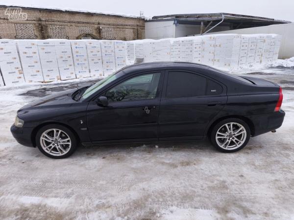 Melns Volvo S60 2003 Tauragė, ar dzinēja tilpumu 2.40 L un nobraukumu 425 tūkst. km par 1680 €, foto 7 vietnē AUTOMOTO.COM.LV