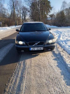 Black Volvo S60 2003 in Riga, with an engine capacity of 2.40 L and mileage of 415 thousand km for 2150 €, photo 2 on AUTOMOTO.COM.LV
