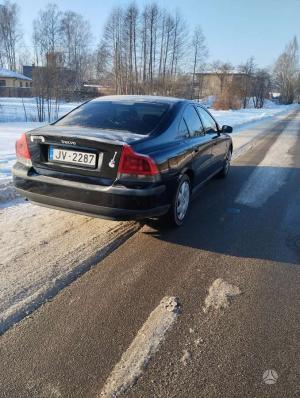 Black Volvo S60 2003 in Riga, with an engine capacity of 2.40 L and mileage of 415 thousand km for 2150 €, photo 3 on AUTOMOTO.COM.LV