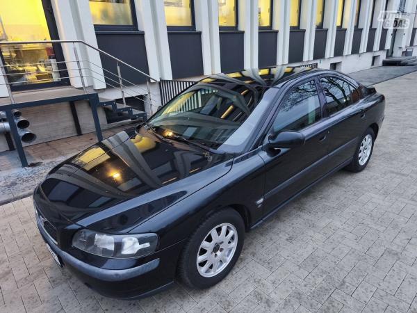 Melns Volvo S60 2003 Tauragė, ar dzinēja tilpumu 2.40 L un nobraukumu 395 tūkst. km par 1450 €, foto 1 vietnē AUTOMOTO.COM.LV
