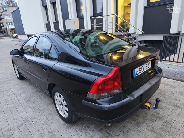 Melns Volvo S60 2003 Tauragė, ar dzinēja tilpumu 2.40 L un nobraukumu 395 tūkst. km par 1450 €, foto 3 vietnē AUTOMOTO.COM.LV