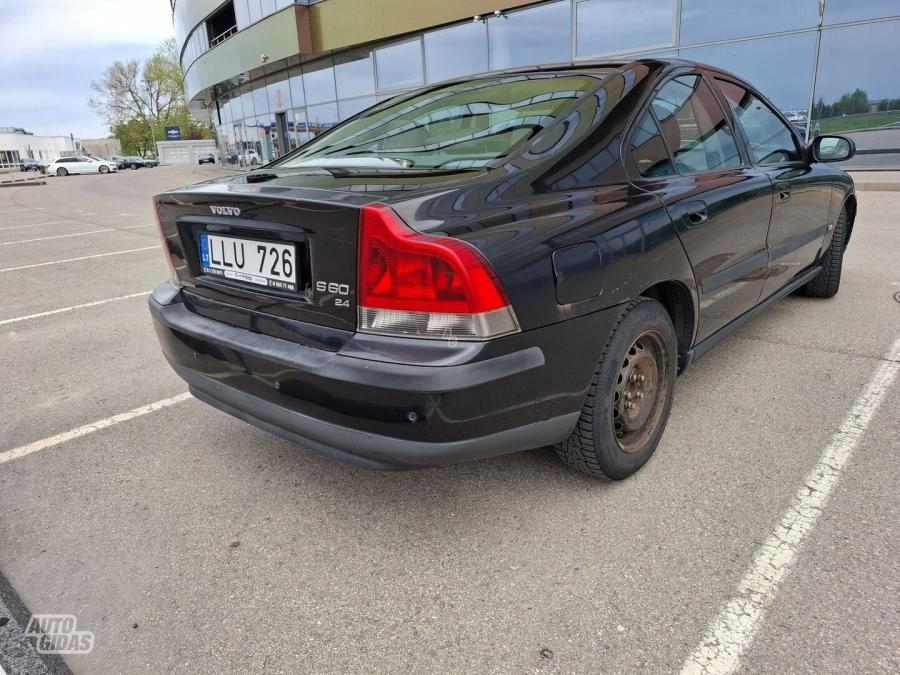 Melns Volvo S60 2003 Viļņa, ar dzinēja tilpumu 2.40 L un nobraukumu 366 tūkst. km par 1499 €, foto 1 vietnē AUTOMOTO.COM.LV