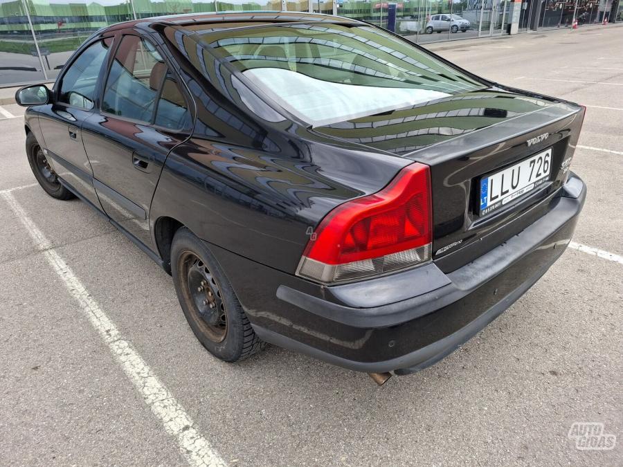 Melns Volvo S60 2003 Viļņa, ar dzinēja tilpumu 2.40 L un nobraukumu 366 tūkst. km par 1499 €, foto 4 vietnē AUTOMOTO.COM.LV