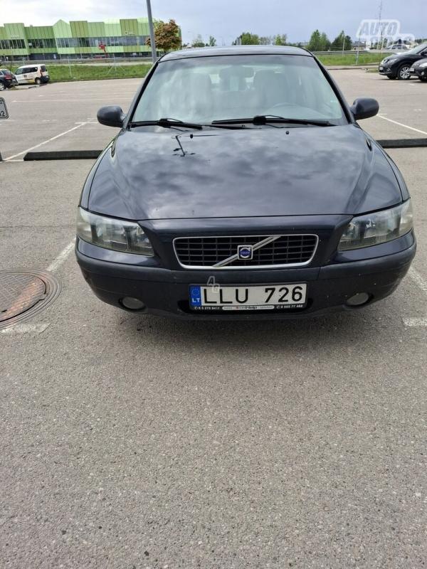 Black Volvo S60 2003 in Vilnius, with an engine capacity of 2.40 L and mileage of 366 thousand km for 1499 €, photo 4 on AUTOMOTO.COM.LV