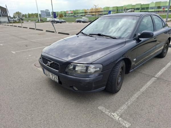 Black Volvo S60 2003 in Vilnius, with an engine capacity of 2.40 L and mileage of 366 thousand km for 1499 €, photo 7 on AUTOMOTO.COM.LV
