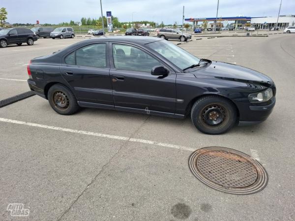 Black Volvo S60 2003 in Vilnius, with an engine capacity of 2.40 L and mileage of 366 thousand km for 1499 €, photo 9 on AUTOMOTO.COM.LV