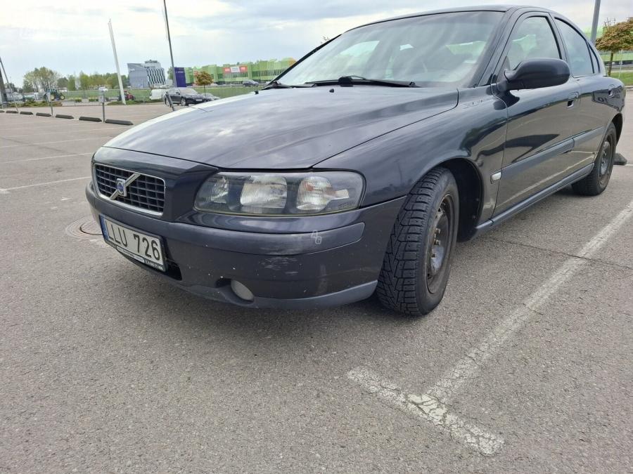 Melns Volvo S60 2003 Viļņa, ar dzinēja tilpumu 2.40 L un nobraukumu 366 tūkst. km par 1499 €, foto 13 vietnē AUTOMOTO.COM.LV