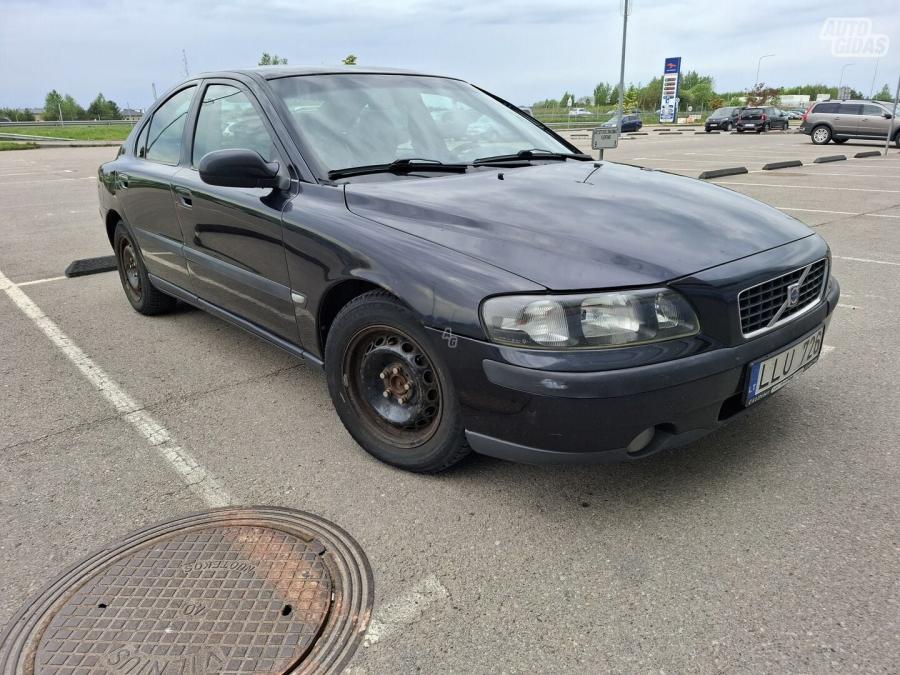 Melns Volvo S60 2003 Viļņa, ar dzinēja tilpumu 2.40 L un nobraukumu 366 tūkst. km par 1499 €, foto 14 vietnē AUTOMOTO.COM.LV