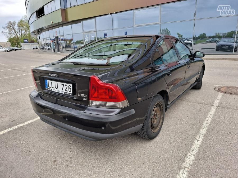 Melns Volvo S60 2003 Viļņa, ar dzinēja tilpumu 2.40 L un nobraukumu 366 tūkst. km par 1499 €, foto 21 vietnē AUTOMOTO.COM.LV