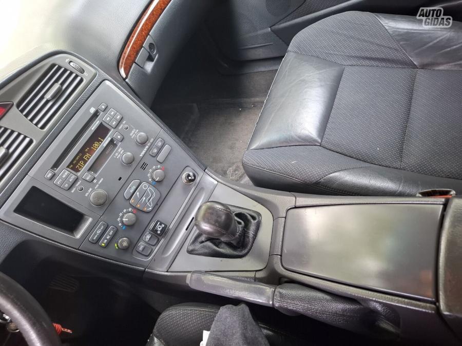 Melns Volvo S60 2003 Viļņa, ar dzinēja tilpumu 2.40 L un nobraukumu 366 tūkst. km par 1499 €, foto 22 vietnē AUTOMOTO.COM.LV