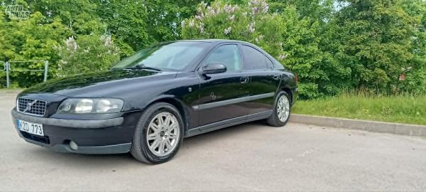 Melns Volvo S60 2003 Kupiškis, ar dzinēja tilpumu 2.40 L un nobraukumu 316 tūkst. km par 1550 €, foto 1 vietnē AUTOMOTO.COM.LV