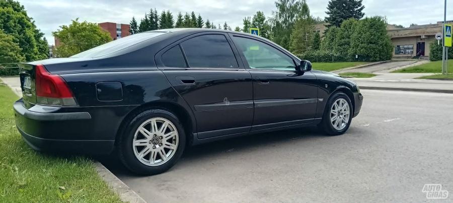 Melns Volvo S60 2003 Kupiškis, ar dzinēja tilpumu 2.40 L un nobraukumu 316 tūkst. km par 1550 €, foto 5 vietnē AUTOMOTO.COM.LV