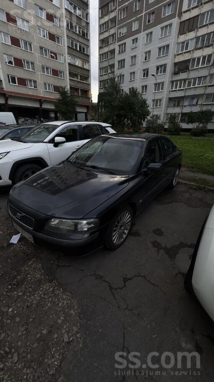 Melns Volvo S60 2003 Rīga, ar dzinēja tilpumu 2.40 L un nobraukumu 388 tūkst. km par 2500 €, foto 3 vietnē AUTOMOTO.COM.LV