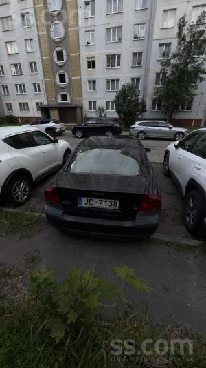 Melns Volvo S60 2003 Rīga, ar dzinēja tilpumu 2.40 L un nobraukumu 388 tūkst. km par 2500 €, foto 4 vietnē AUTOMOTO.COM.LV