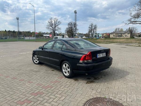 Black Volvo S60 2003 in Valmiera, with an engine capacity of 2.40 L and mileage of 364 thousand km for 1700 €, photo 2 on AUTOMOTO.COM.LV