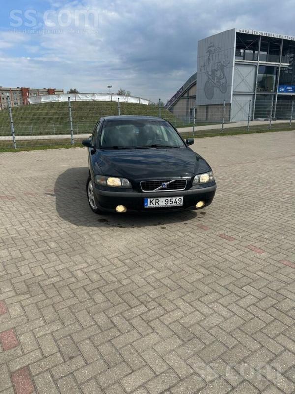 Black Volvo S60 2003 in Valmiera, with an engine capacity of 2.40 L and mileage of 364 thousand km for 1700 €, photo 7 on AUTOMOTO.COM.LV