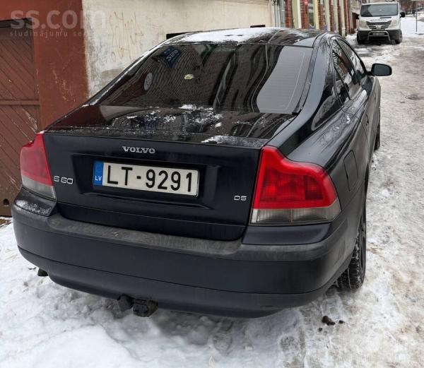 Черный Вольво С60 2003 в Рига, объемом двигателя 2.40 л и пробегом 286 тыс. км за 2700 €, фото 2 на AUTOMOTO.COM.LV