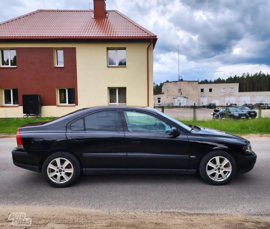 Melns Volvo S60 2003 Viļņa, ar dzinēja tilpumu 2.40 L un nobraukumu 350 tūkst. km par 1350 €, foto 7 vietnē AUTOMOTO.COM.LV