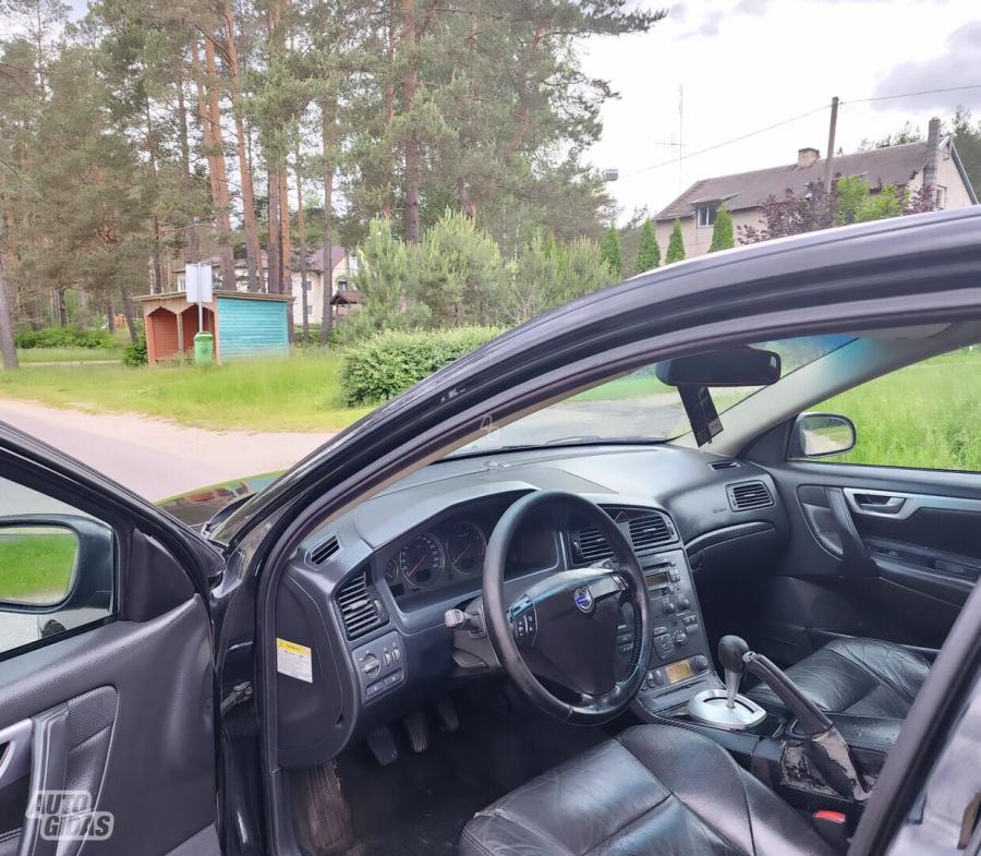 Melns Volvo S60 2003 Viļņa, ar dzinēja tilpumu 2.40 L un nobraukumu 350 tūkst. km par 1350 €, foto 8 vietnē AUTOMOTO.COM.LV