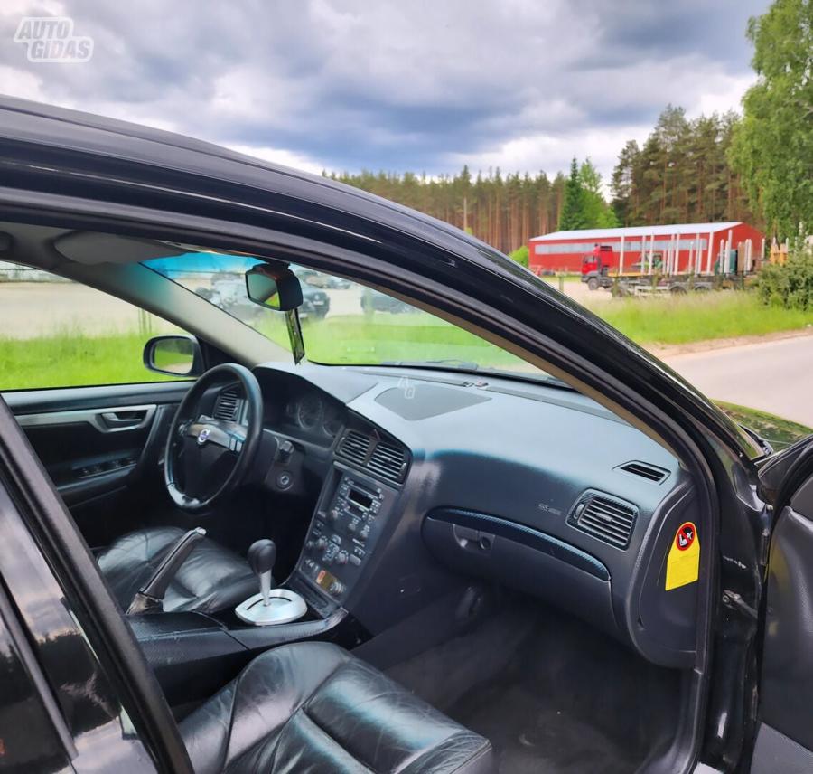 Melns Volvo S60 2003 Viļņa, ar dzinēja tilpumu 2.40 L un nobraukumu 350 tūkst. km par 1350 €, foto 9 vietnē AUTOMOTO.COM.LV