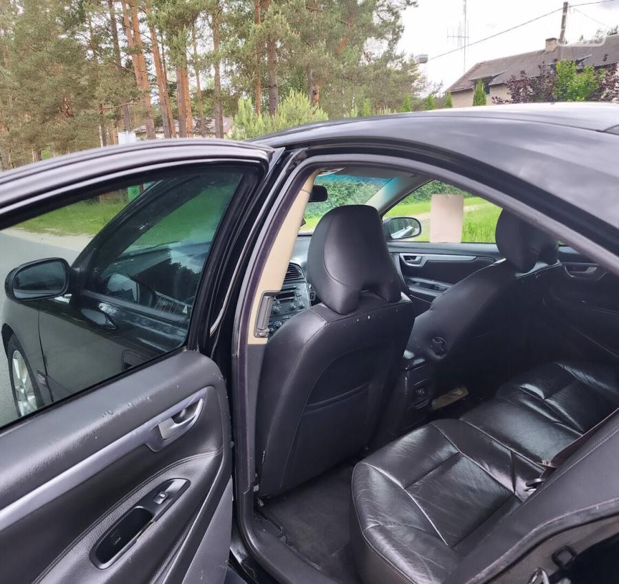 Melns Volvo S60 2003 Viļņa, ar dzinēja tilpumu 2.40 L un nobraukumu 350 tūkst. km par 1350 €, foto 10 vietnē AUTOMOTO.COM.LV