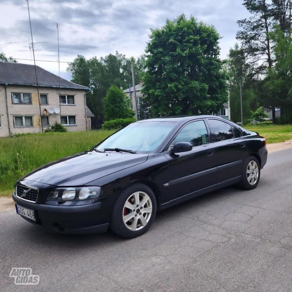 Melns Volvo S60 2003 Viļņa, ar dzinēja tilpumu 2.40 L un nobraukumu 350 tūkst. km par 1350 €, foto 2 vietnē AUTOMOTO.COM.LV