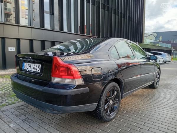 Melns Volvo S60 2003 Viļņa, ar dzinēja tilpumu 2.40 L un nobraukumu 326 tūkst. km par 1300 €, foto 6 vietnē AUTOMOTO.COM.LV