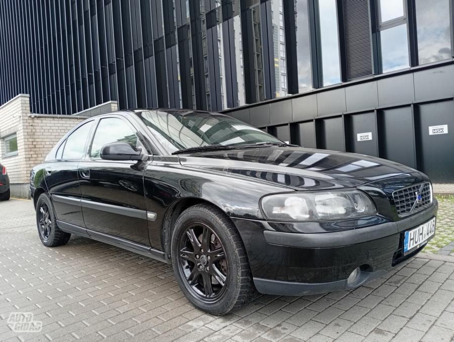 Melns Volvo S60 2003 Viļņa, ar dzinēja tilpumu 2.40 L un nobraukumu 326 tūkst. km par 1300 €, foto 1 vietnē AUTOMOTO.COM.LV