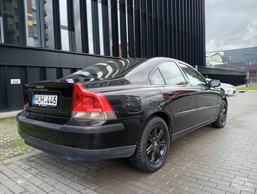 Melns Volvo S60 2003 Viļņa, ar dzinēja tilpumu 2.40 L un nobraukumu 326 tūkst. km par 1300 €, foto 3 vietnē AUTOMOTO.COM.LV