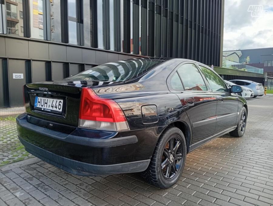 Melns Volvo S60 2003 Viļņa, ar dzinēja tilpumu 2.40 L un nobraukumu 326 tūkst. km par 1300 €, foto 7 vietnē AUTOMOTO.COM.LV