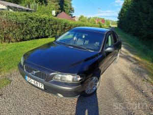 Melns Volvo S60 2003 Balvi, ar dzinēja tilpumu 2.40 L un nobraukumu 550 tūkst. km par 1450 €, foto 3 vietnē AUTOMOTO.COM.LV