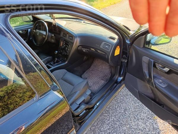 Melns Volvo S60 2003 Balvi, ar dzinēja tilpumu 2.40 L un nobraukumu 550 tūkst. km par 1450 €, foto 5 vietnē AUTOMOTO.COM.LV