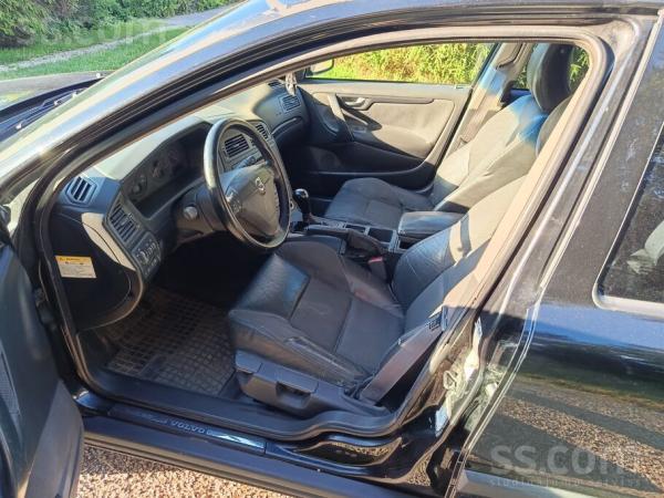 Melns Volvo S60 2003 Balvi, ar dzinēja tilpumu 2.40 L un nobraukumu 550 tūkst. km par 1450 €, foto 10 vietnē AUTOMOTO.COM.LV