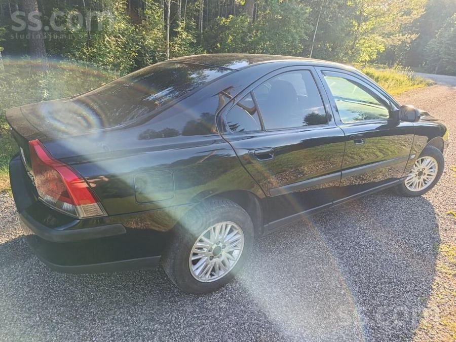 Melns Volvo S60 2003 Balvi, ar dzinēja tilpumu 2.40 L un nobraukumu 550 tūkst. km par 1450 €, foto 17 vietnē AUTOMOTO.COM.LV