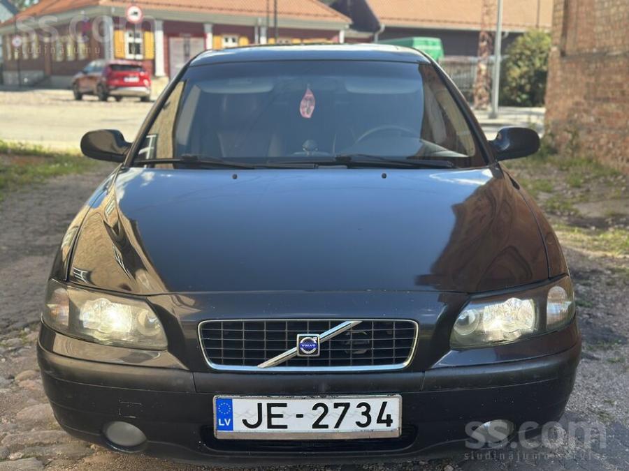 Melns Volvo S60 2003 Jelgava, ar dzinēja tilpumu 2.40 L un nobraukumu 363 tūkst. km par 1050 €, foto 4 vietnē AUTOMOTO.COM.LV