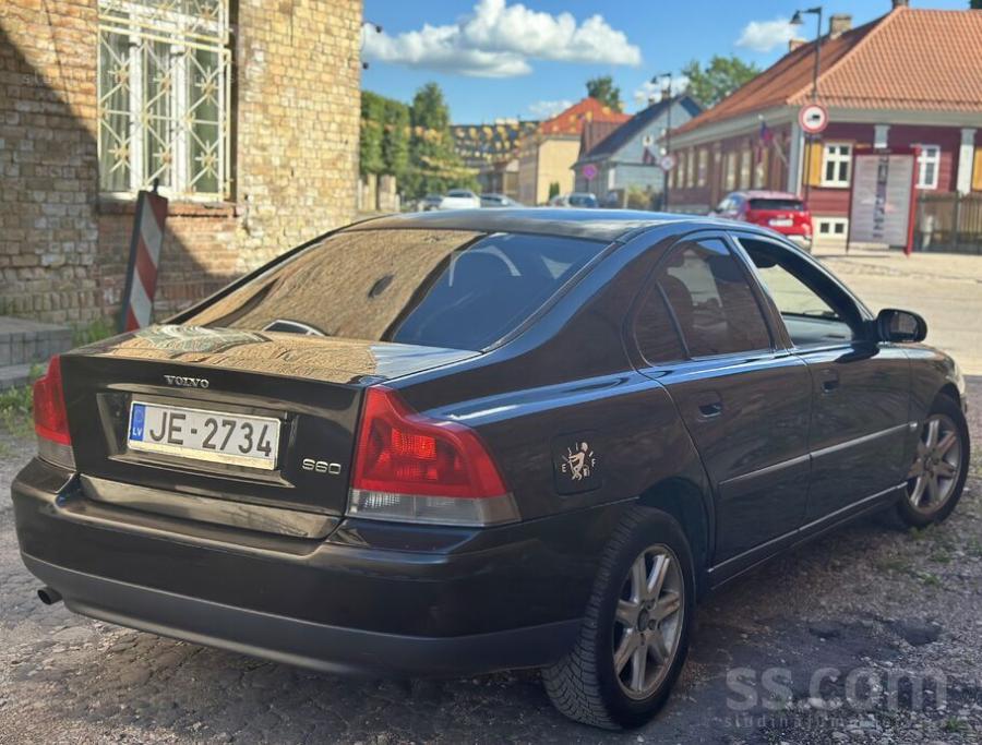 Melns Volvo S60 2003 Jelgava, ar dzinēja tilpumu 2.40 L un nobraukumu 363 tūkst. km par 1050 €, foto 5 vietnē AUTOMOTO.COM.LV