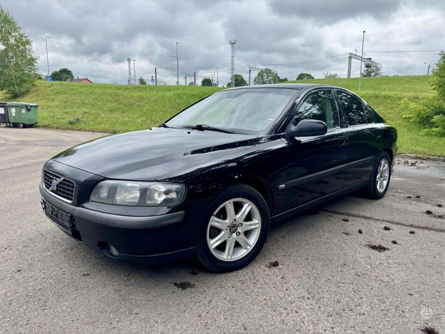 Melns Volvo S60 2003 Viļņa, ar dzinēja tilpumu 2.40 L un nobraukumu 340 tūkst. km par 1900 €, foto 3 vietnē AUTOMOTO.COM.LV