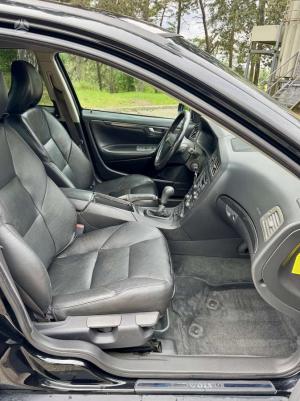 Melns Volvo S60 2003 Viļņa, ar dzinēja tilpumu 2.40 L un nobraukumu 340 tūkst. km par 1900 €, foto 10 vietnē AUTOMOTO.COM.LV