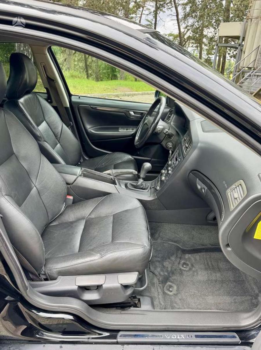Melns Volvo S60 2003 Viļņa, ar dzinēja tilpumu 2.40 L un nobraukumu 340 tūkst. km par 1900 €, foto 10 vietnē AUTOMOTO.COM.LV