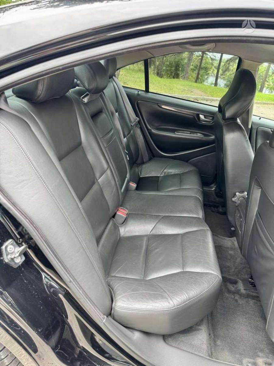 Melns Volvo S60 2003 Viļņa, ar dzinēja tilpumu 2.40 L un nobraukumu 340 tūkst. km par 1900 €, foto 11 vietnē AUTOMOTO.COM.LV