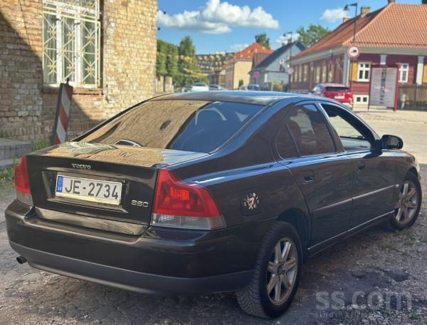 Black Volvo S60 2003 in Jelgava, with an engine capacity of 2.40 L and mileage of 363 thousand km for 950 €, photo 4 on AUTOMOTO.COM.LV