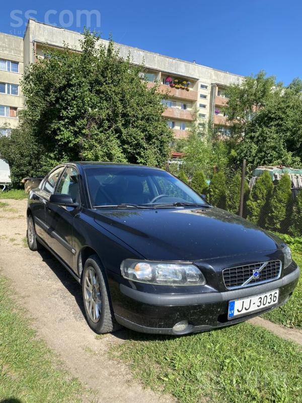 Черный Вольво С60 2003 в Кулдига, объемом двигателя 2.40 л и пробегом 356 тыс. км за 1400 €, фото 1 на AUTOMOTO.COM.LV