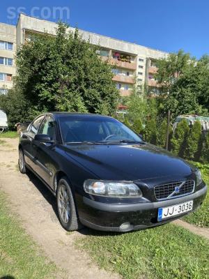 Black Volvo S60 2003 in Kuldiga, with an engine capacity of 2.40 L and mileage of 356 thousand km for 1400 €, photo  on AUTOMOTO.COM.LV