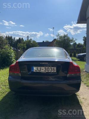 Melns Volvo S60 2003 Kuldīga, ar dzinēja tilpumu 2.40 L un nobraukumu 356 tūkst. km par 1400 €, foto 3 vietnē AUTOMOTO.COM.LV