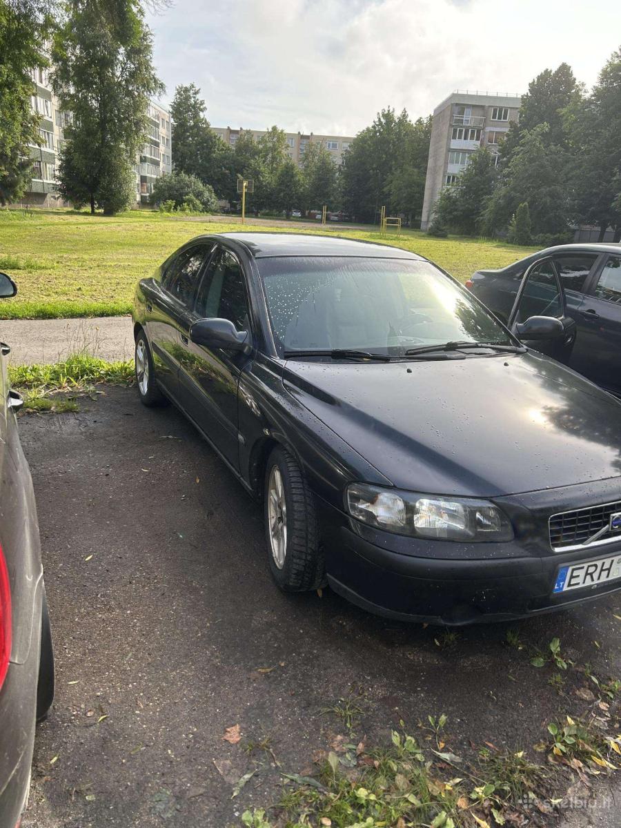 Melns Volvo S60 2003 Klaipėda, ar dzinēja tilpumu 2.40 L un nobraukumu 340 tūkst. km par 1500 €, foto 3 vietnē AUTOMOTO.COM.LV