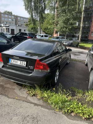 Melns Volvo S60 2003 Klaipėda, ar dzinēja tilpumu 2.40 L un nobraukumu 340 tūkst. km par 1500 €, foto 6 vietnē AUTOMOTO.COM.LV